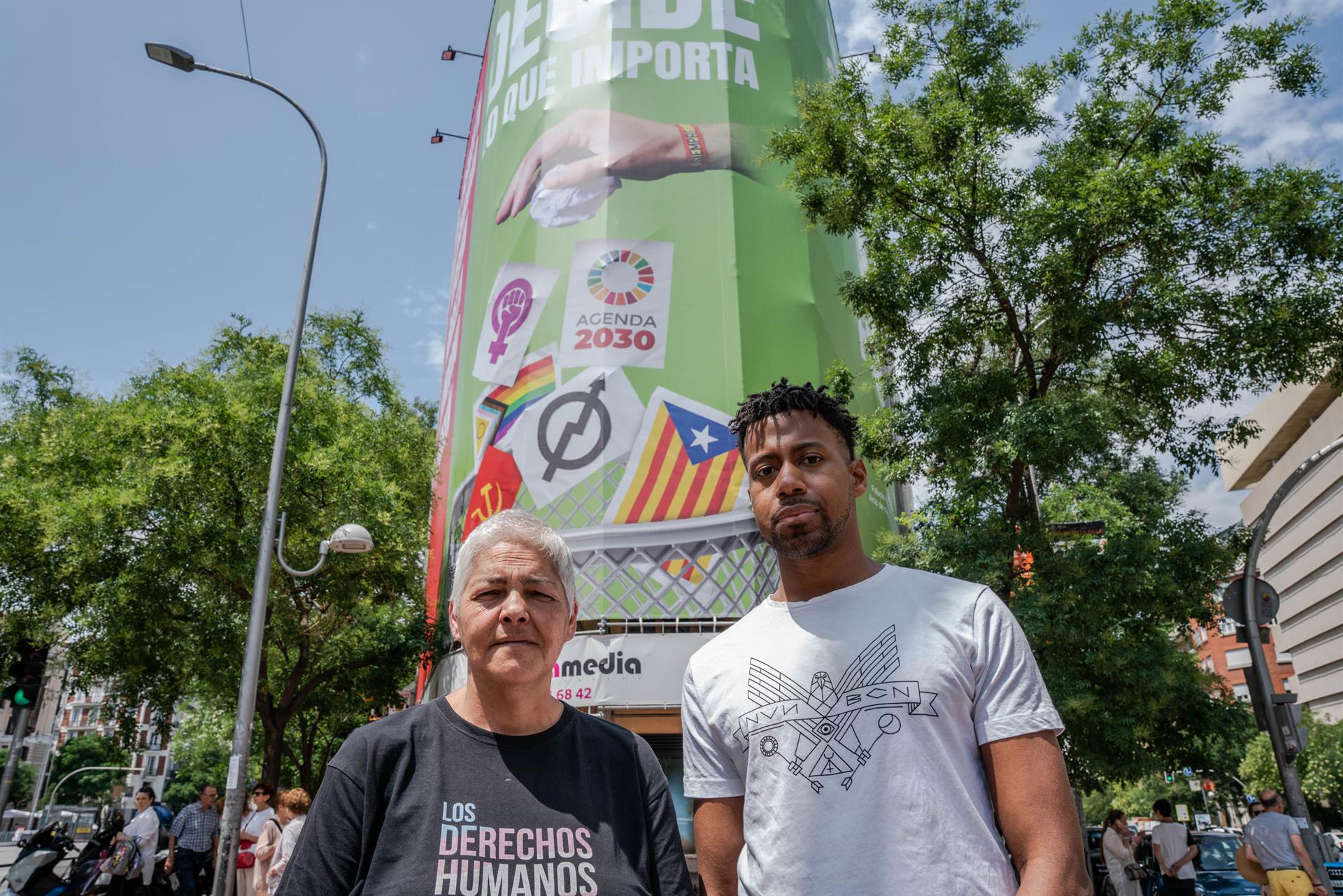El PSOE denuncia la lona de Vox - Electomanía