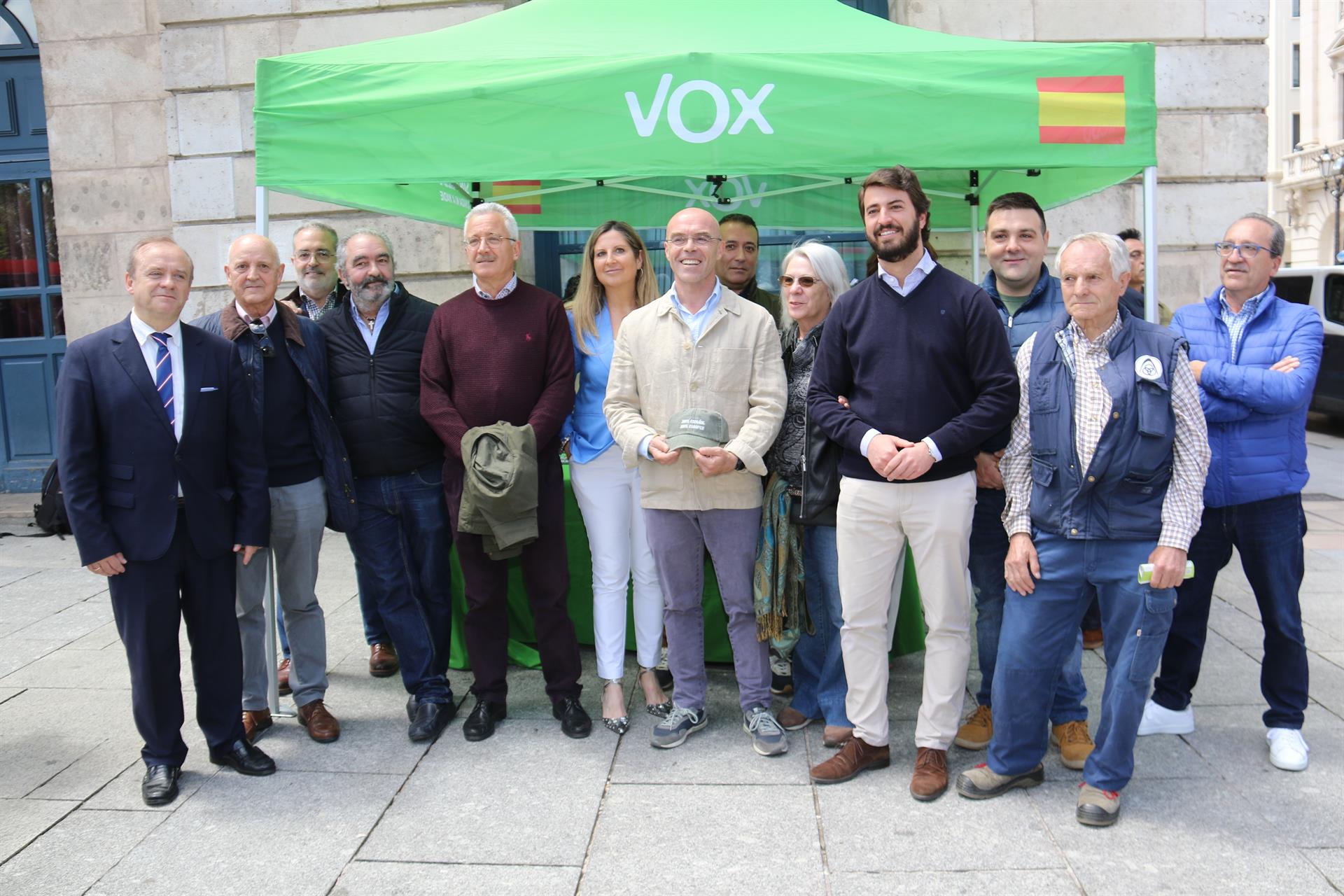 Vox llama a participar para hacer frente a Sánchez - Electomanía