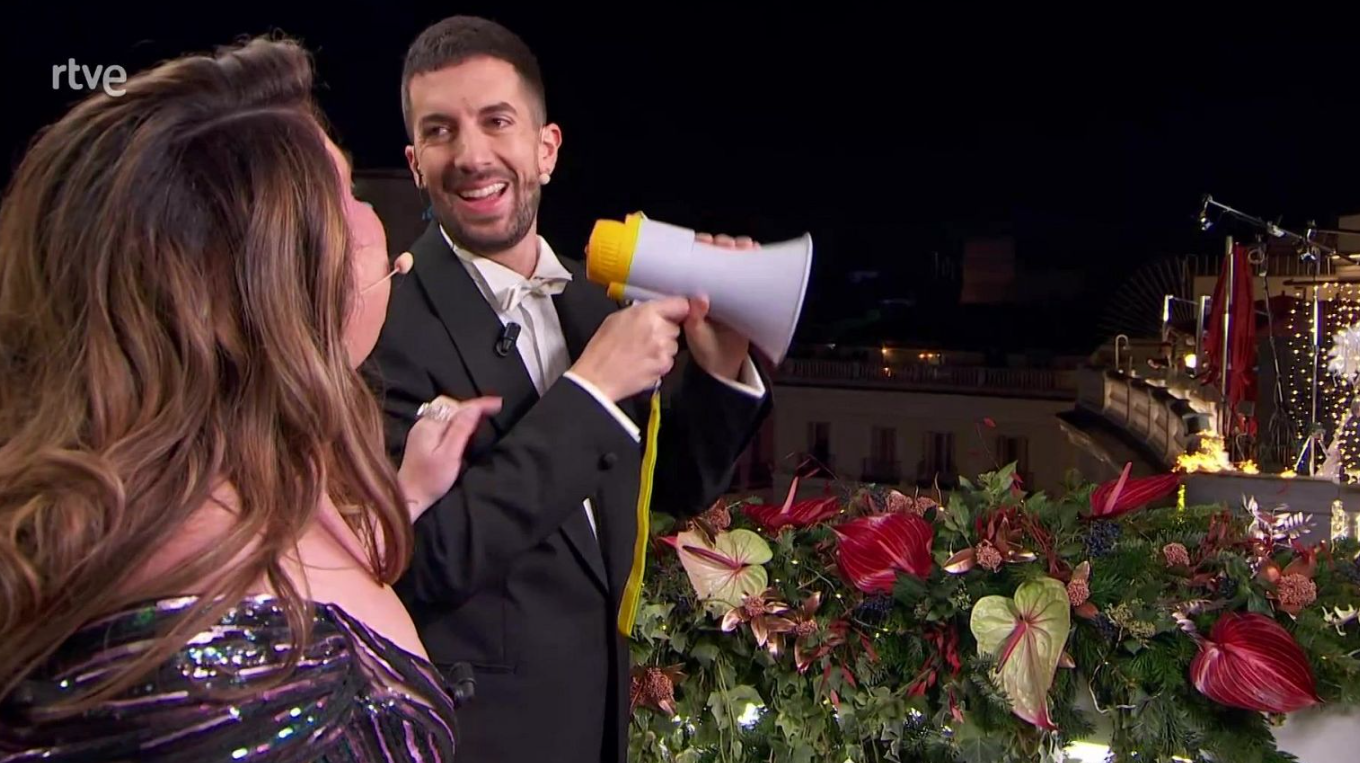 లాలాచస్ మరియు బ్రోంకనో కాంపనాడాస్ - ఎలెక్టోమేనియాకు నాయకత్వం వహిస్తారు