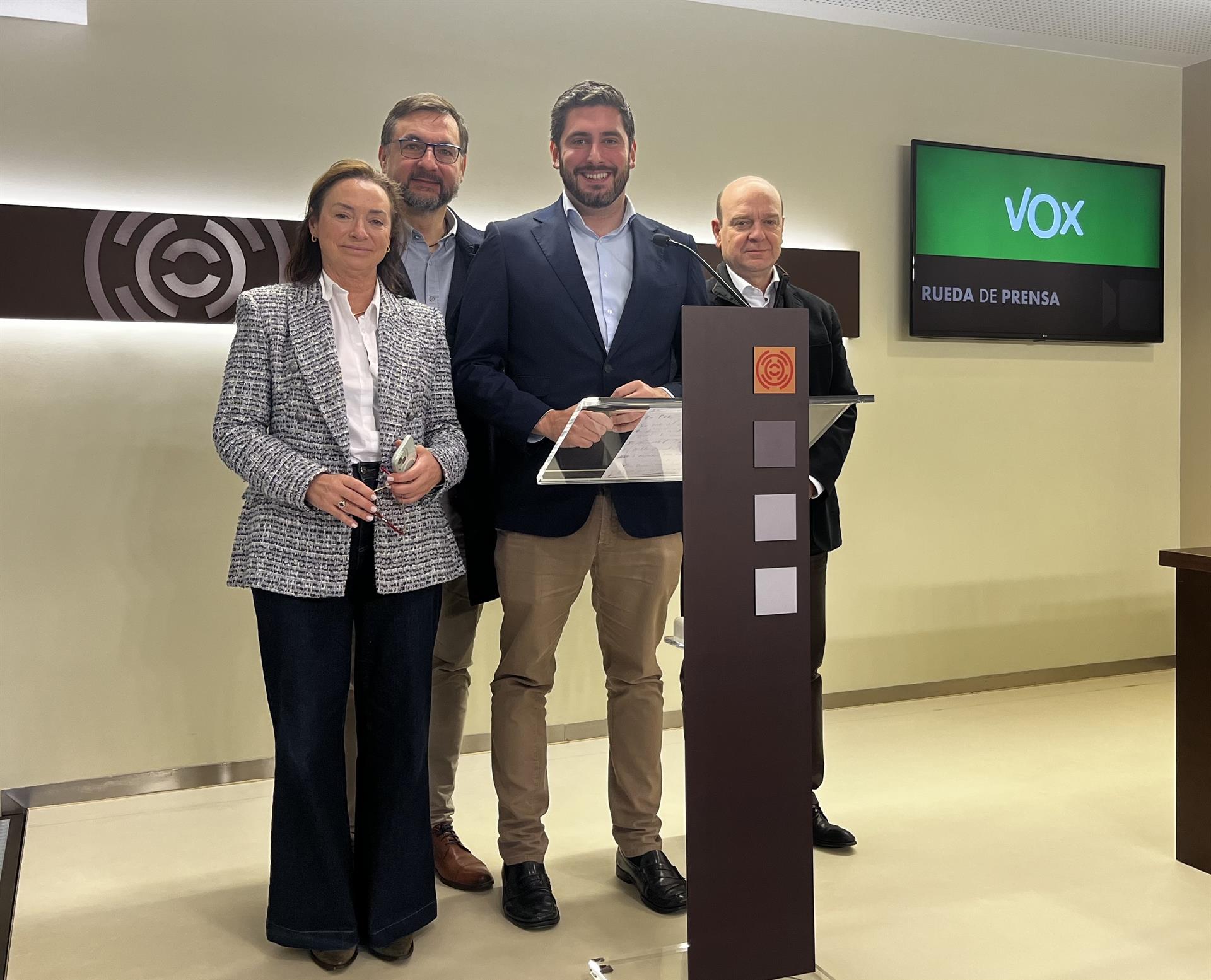 Vox carga contra Azcón y “su camarilla” - Electomanía