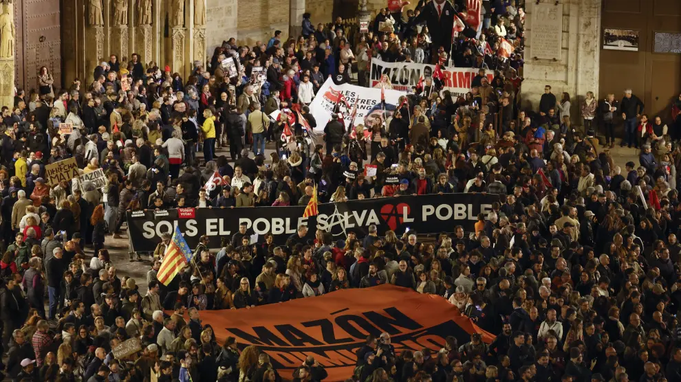 25.000 exigen dimisión de Mazón por la dana - Electomanía