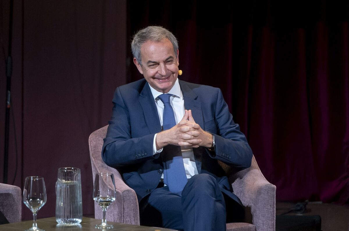Zapatero niega estar vinculado con Plus Ultra - Electomanía